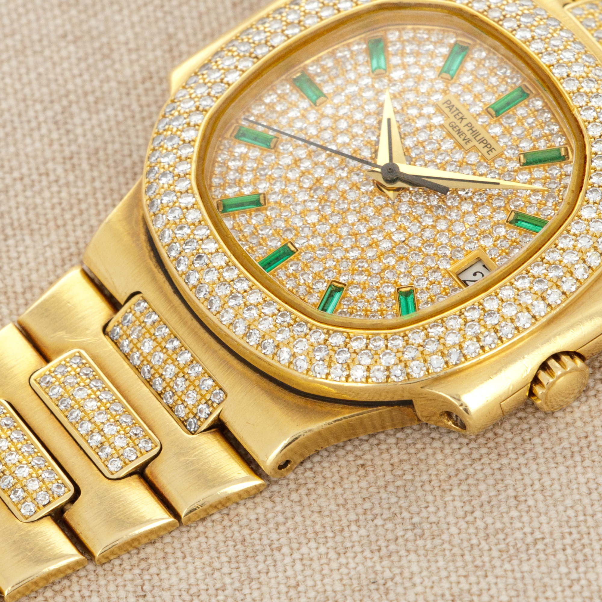 Patek Philippe Nautilus Emerald Diamonds ref 3800/5 - Rolex Passion Market